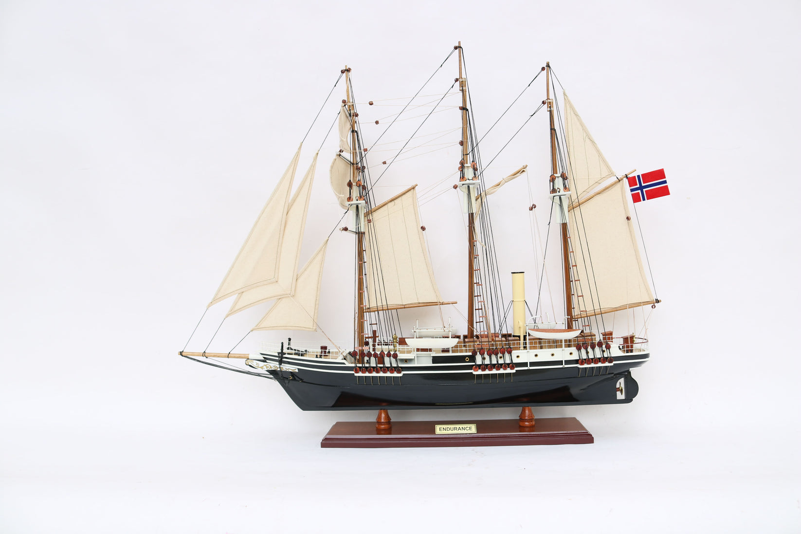 ENDURANCE detailed ship model handmade by Compass-Models – Compass Models
